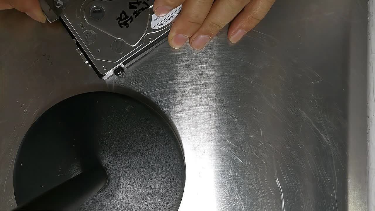 西数移动5T硬盘,不小心摔坏了,直接在电脑上使用后果.