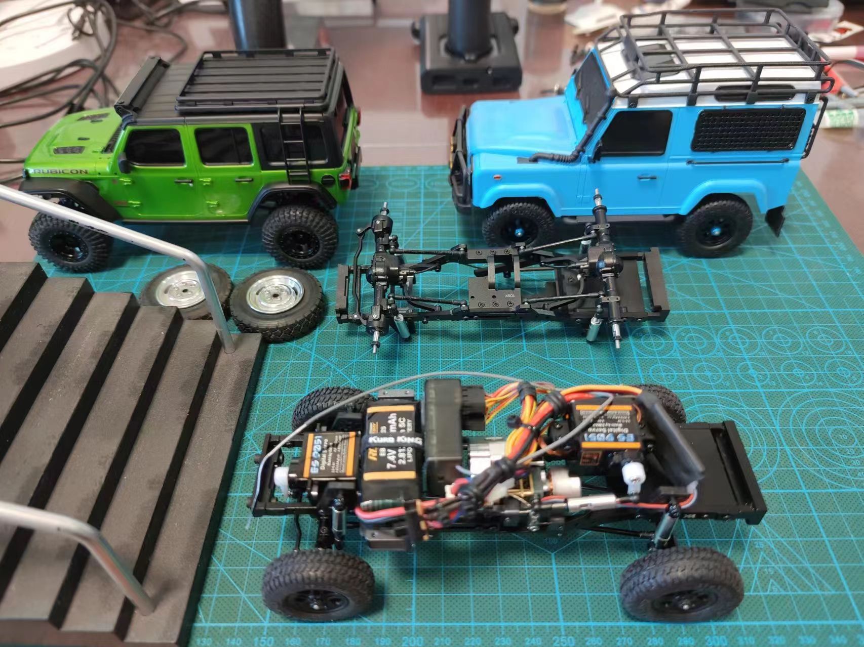 Kuro King XR01 2.0车架 无刷外转子电机差速控制行进展示