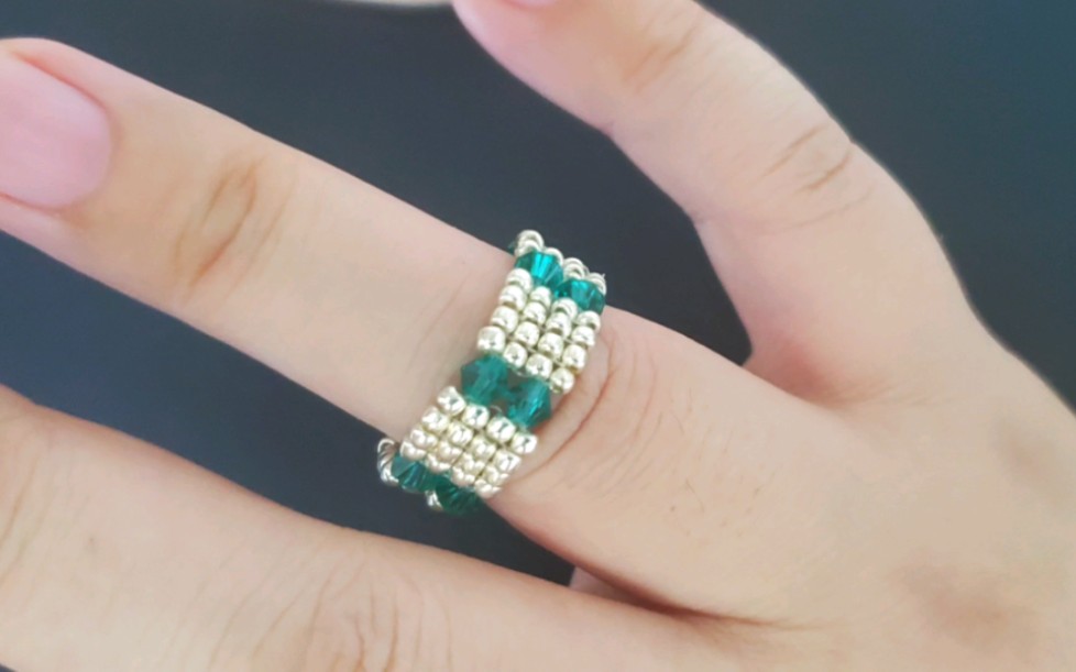 DIY手工制作串珠戒指教程,孔绿色水晶珠配银色复古又精致