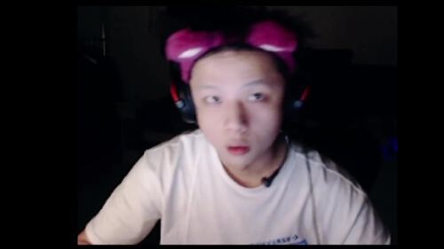 1V1的爱情成了奢侈品csgo 甩狙 完美世界竞技平台