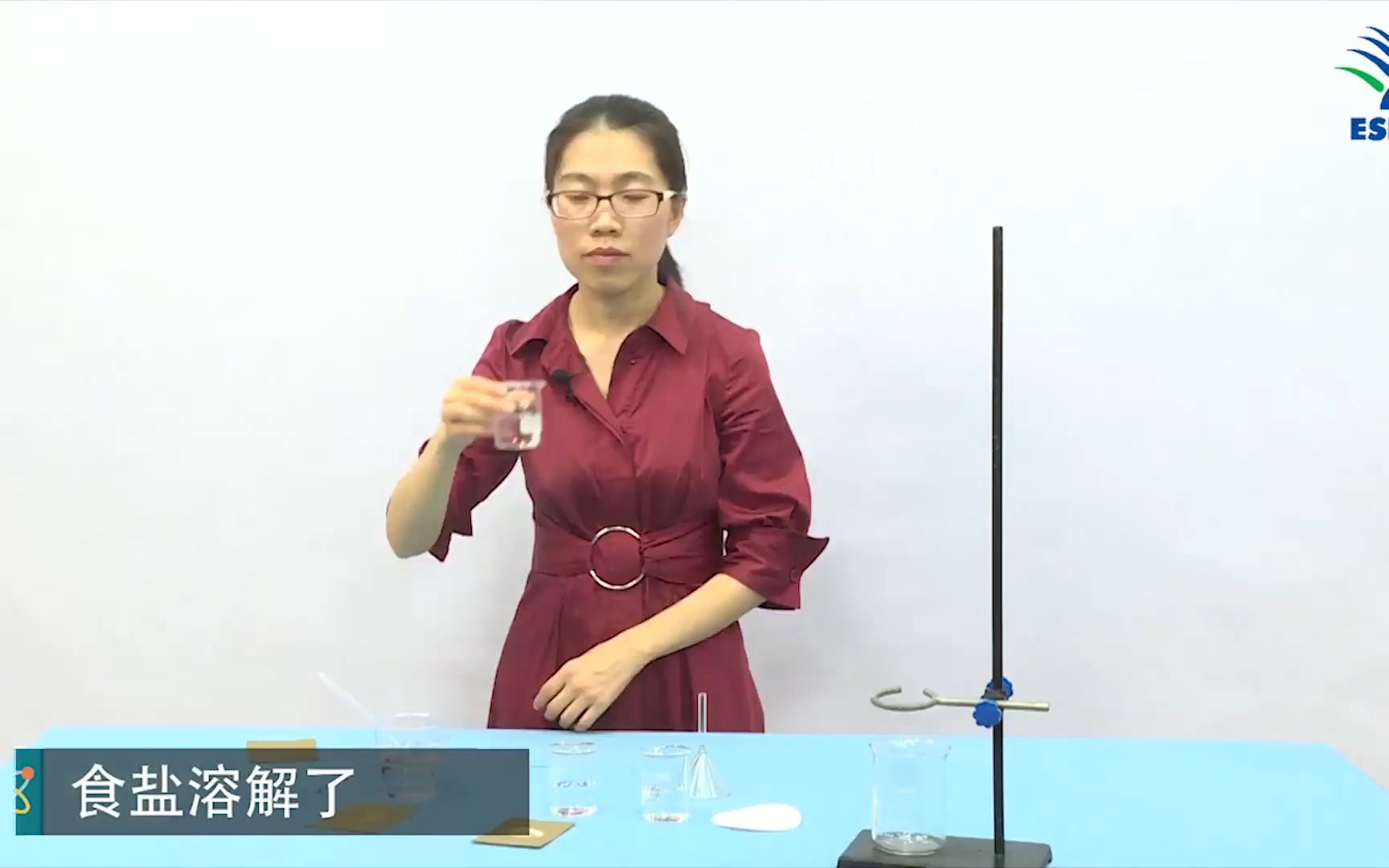 三上科学实录-实验视频(用水分离食盐和沙)