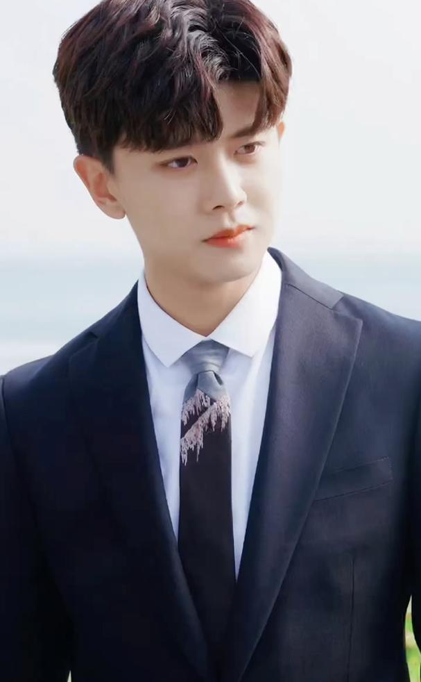 #我要上今日头条# #任嘉伦# 任嘉伦在剧中背媳妇哪对更深入人心