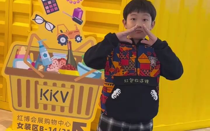小学生自主购物 无预算逛KKV 买了什么