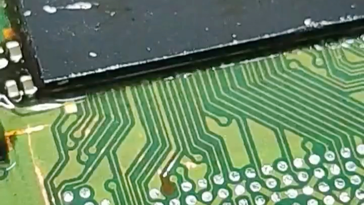 电路板上BGA芯片的焊盘脱落了该怎么维修?用漆包线重新制作一个焊盘