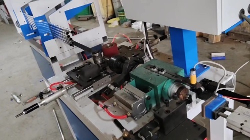 全自动上料送料。仪表切刀切管机