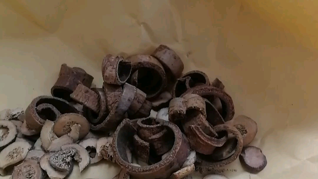 ...实就是全瓜蒌,药店药师可能不知道什么是栝楼实,但知道瓜蒌(瓜蒌实)