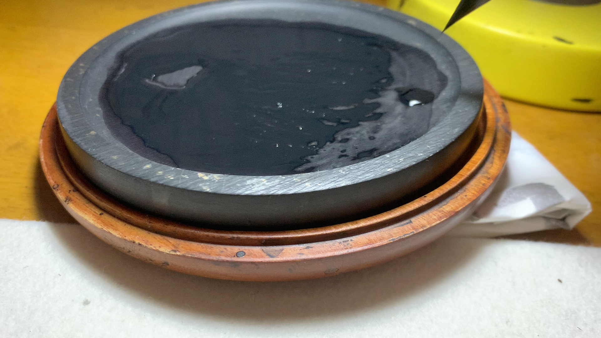 磨墨记录:十滴水还是容易干的情况下,如何实现砚台的墨碟+舔笔+水盂...