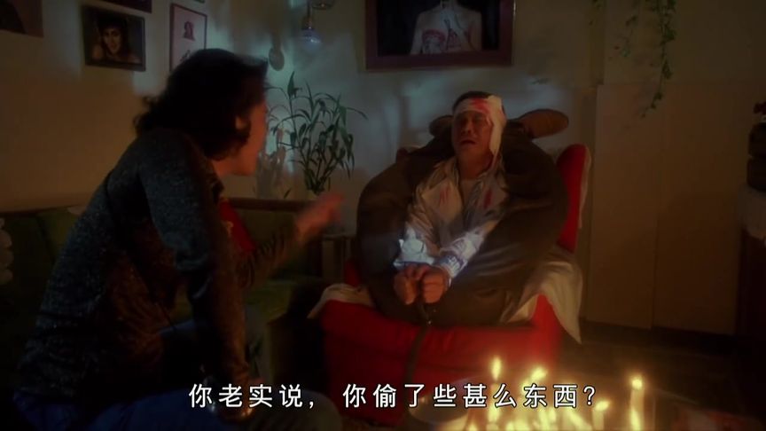 大妈深夜回家发现家中有人,手拿棒球棒自慰,还是被一拳撂倒!