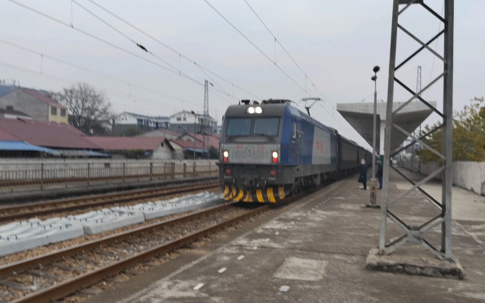 来自K267大车的一声短鸣