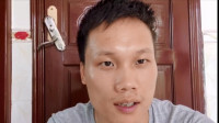 客厅门锁失效,小伙拿银行卡半天没撬开,最后老师傅这么搞定