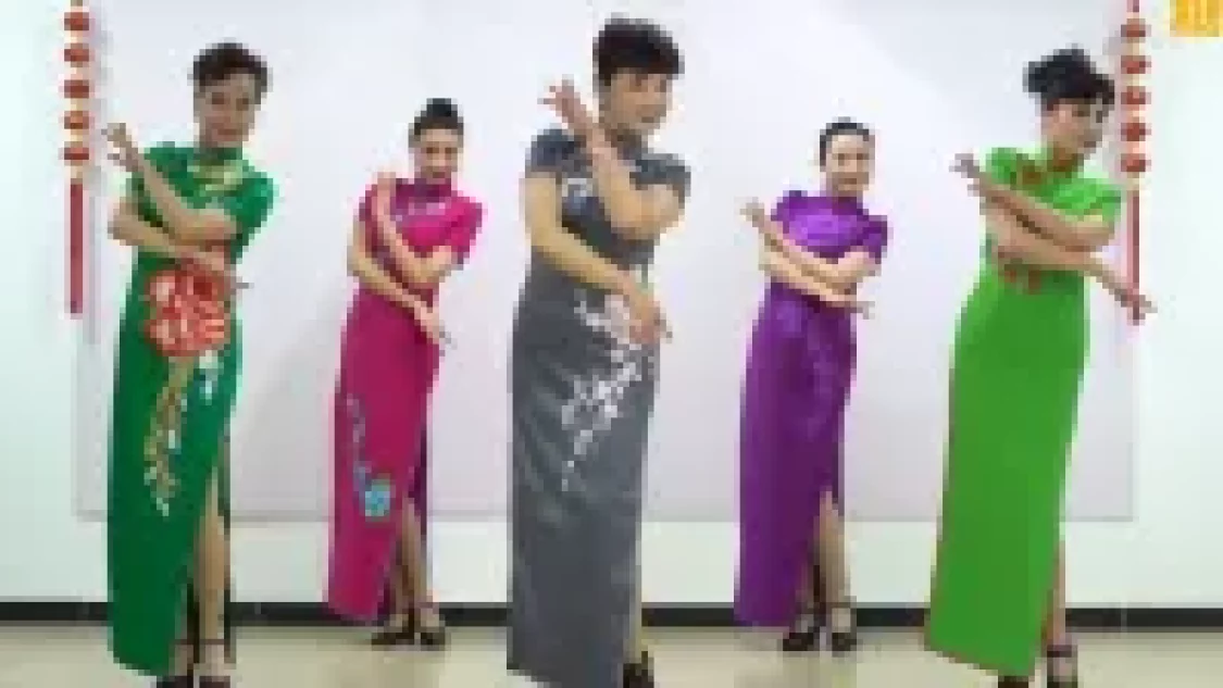 中老年模特旗袍走秀基础教学,手位身韵组合演示