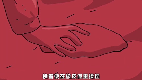 一团不起眼的橡皮泥,里面竟变出