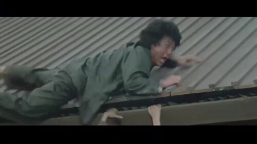 A计划:大哥英雄救美,不料美女帮倒忙,大哥:你不要过来啊!