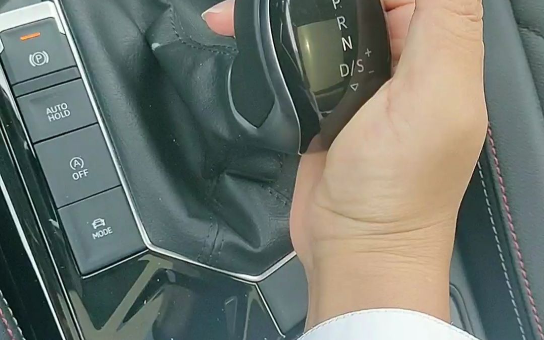 自动挡起步停车顺口溜