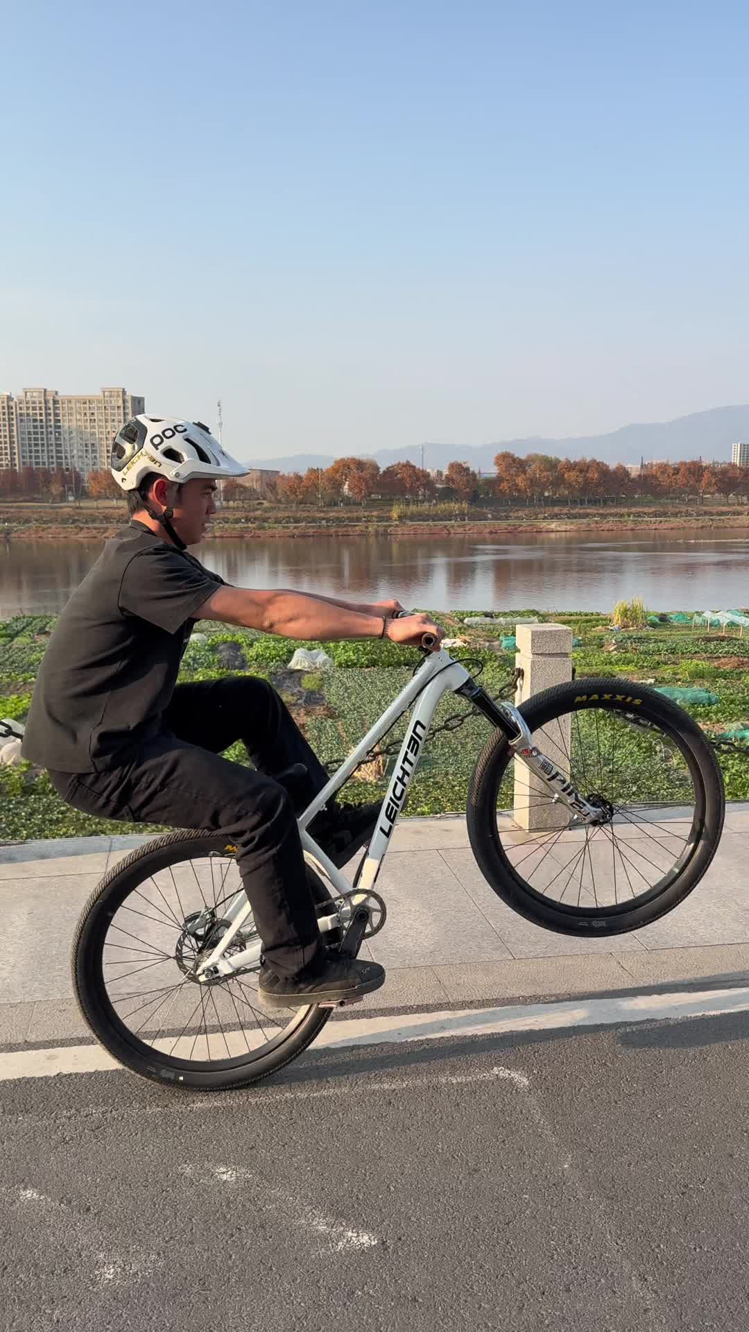 三角形具有稳定性#生活碎片 #leichten #土坡车 #基本功