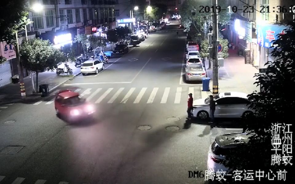 #169 安全警示:老司机醉驾,疯狂倒车甩尾秀“车技” 监控下表演翻跟斗
