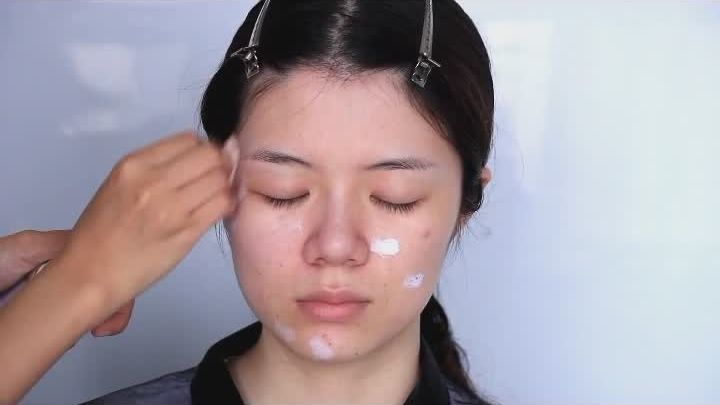 正确使用隔离霜不仅可以让你的妆容更服帖,还可以保护你的肌肤哦
