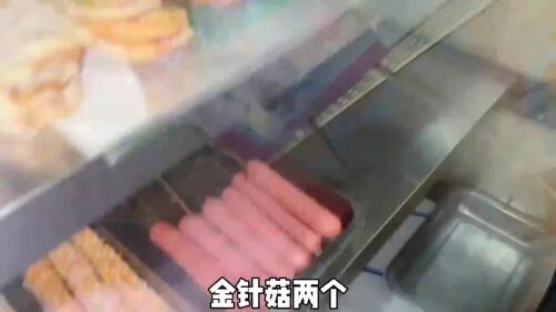 杨可想吃炸肉串了,老妈炸20块钱的拿回家,兄妹俩一起炫真好吃