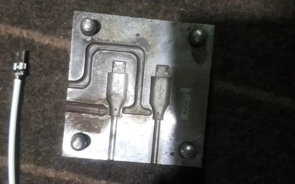 注塑模具设计测试件,注塑加工数据线成功