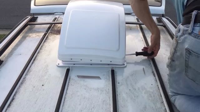 看看老外是怎样安装换气扇