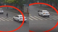 小车斑马线前不礼让,过马路行人瞬间被撞飞,监控拍下惊险瞬间