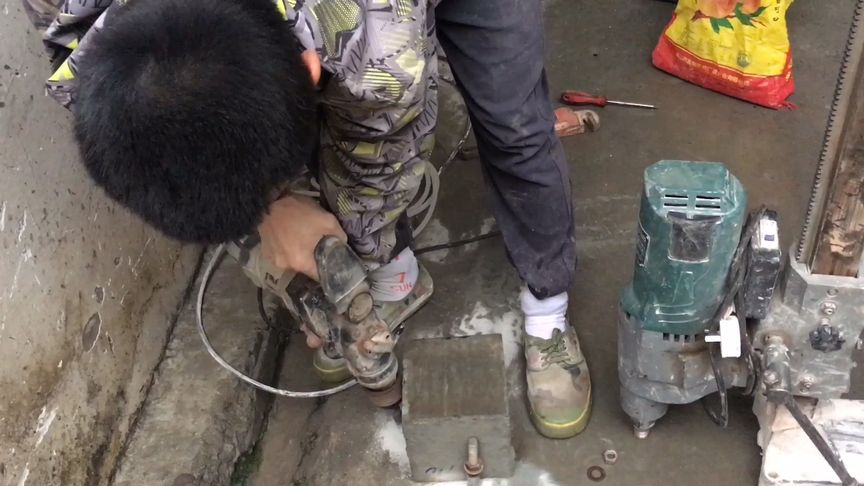半小时不到收费300元,你觉得做混凝土抽芯这一行怎么样?