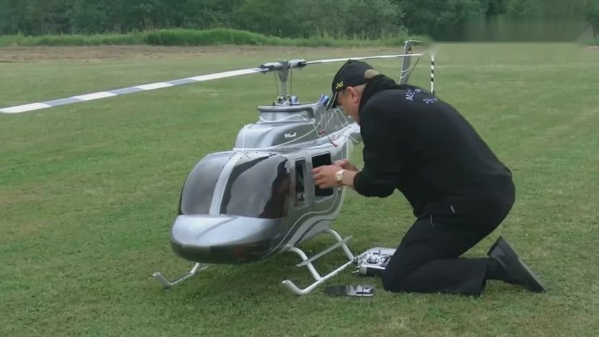 外国大叔自制直升机航模,空中表演高难度动作堪比真机!