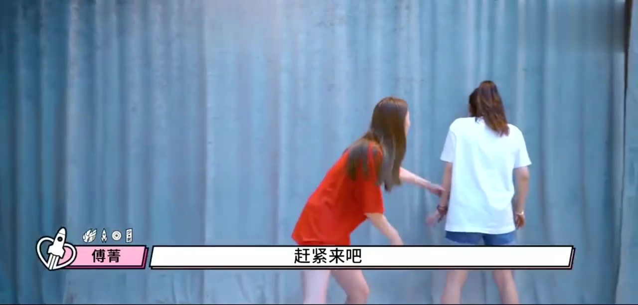 傅菁与杨超越把《学猫叫》改成学猪叫,整个画面太搞笑可爱了!