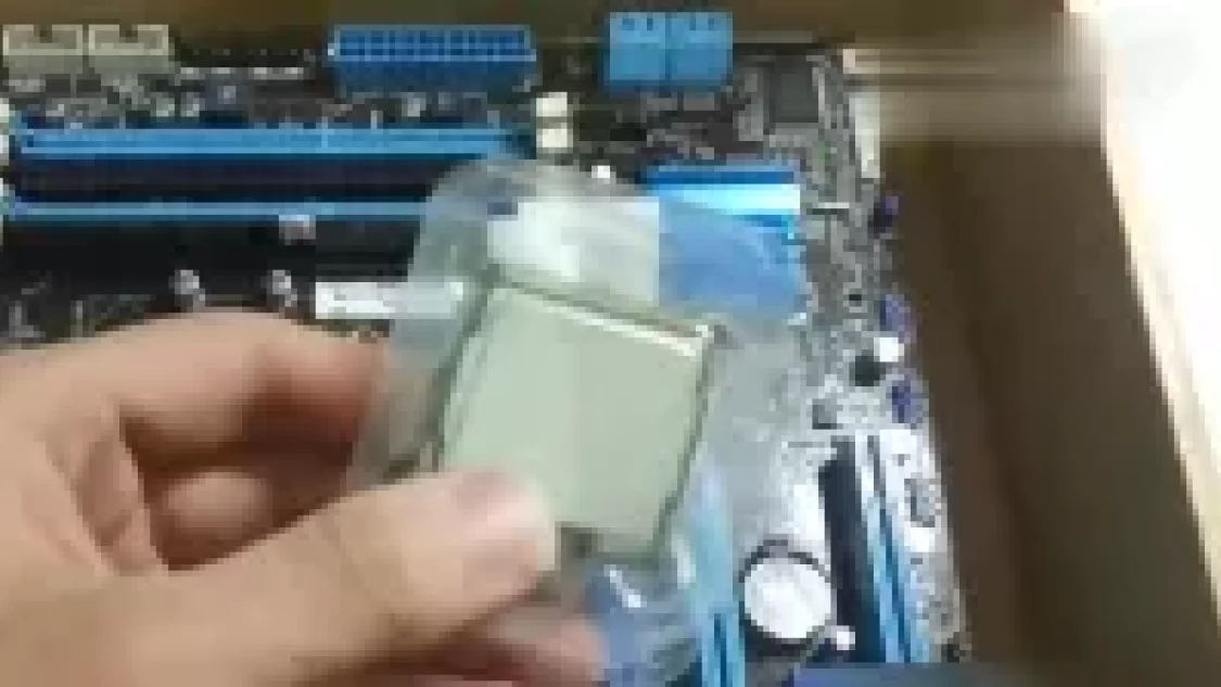 149元的超值服务器CPU,可以安装在华硕H55主板上吃鸡!