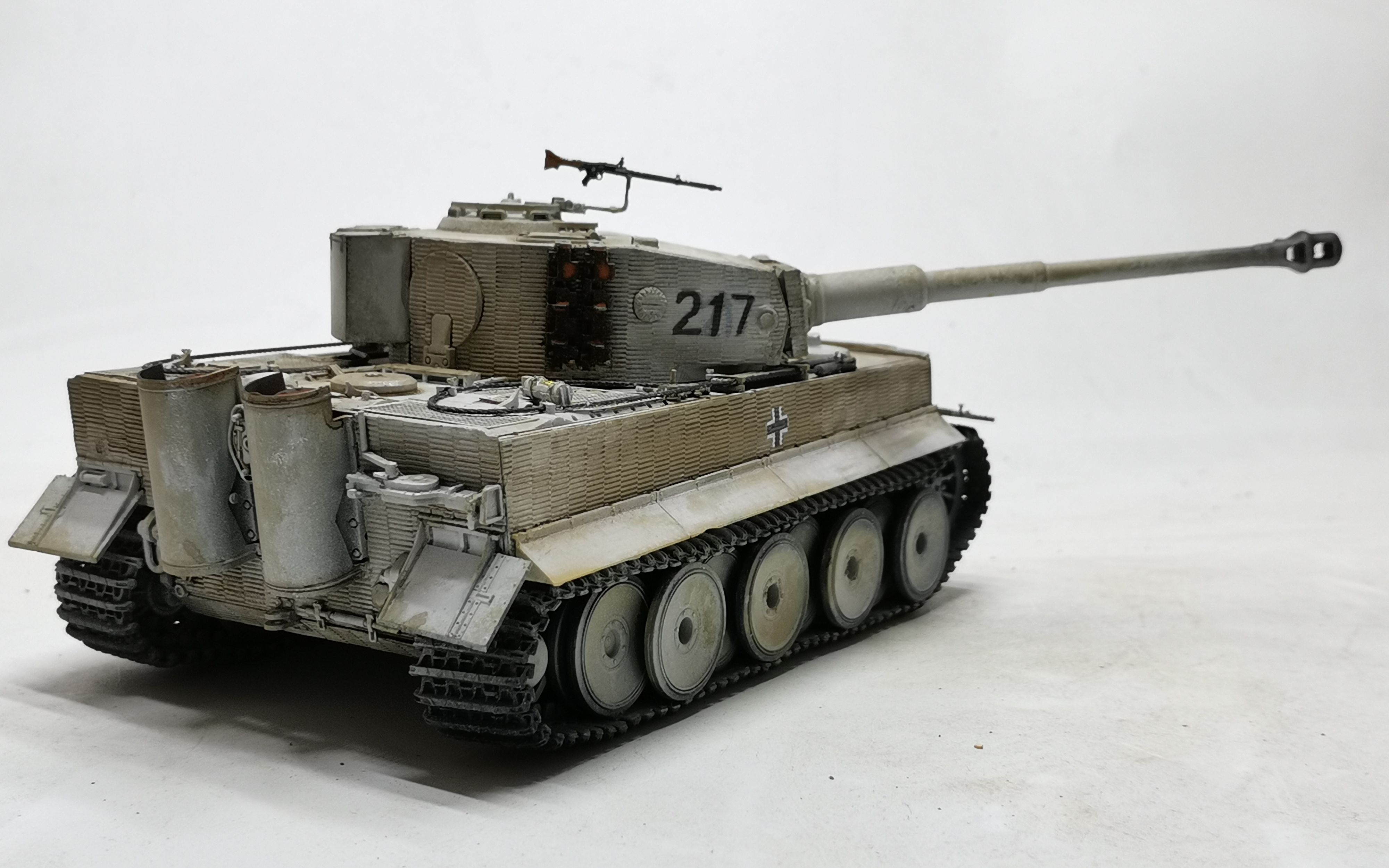 新人UP主献礼渣作!1/35比例王牌装甲兵卡尔尤斯座驾中期型虎式坦克...