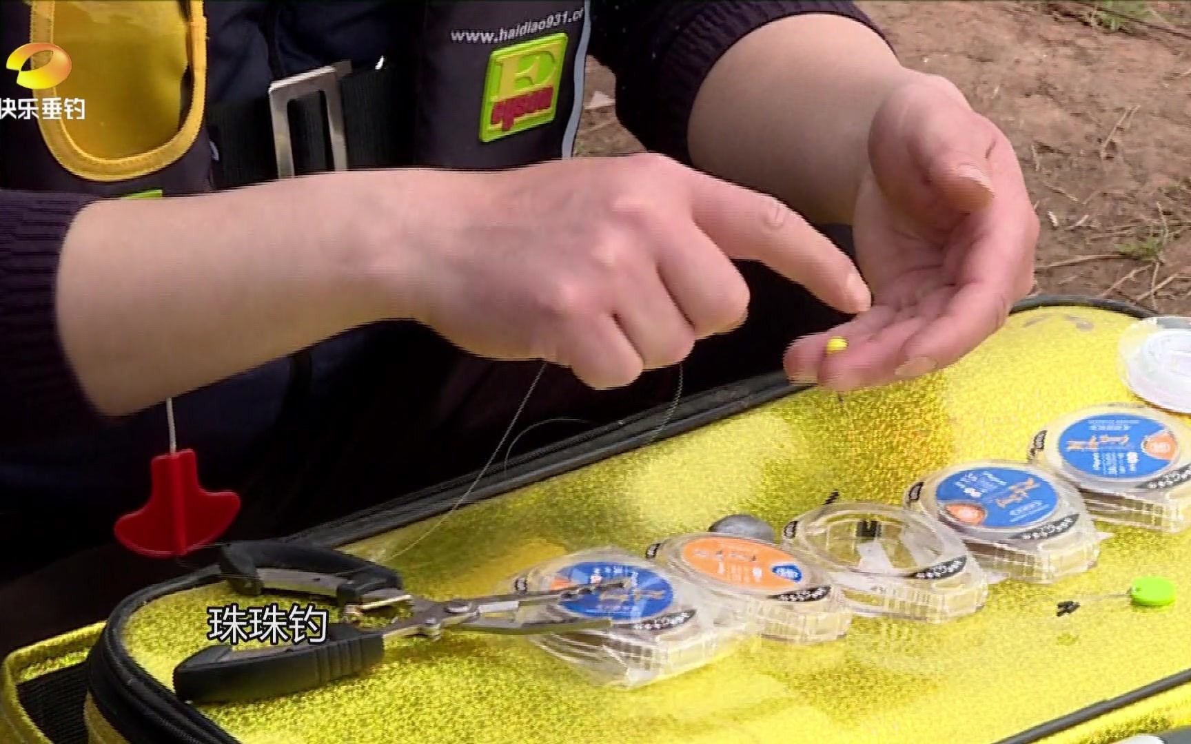 小小塑料珠也能钓鱼?民间高手现场诠释珠珠钓法-《高手在民间:西南钓...