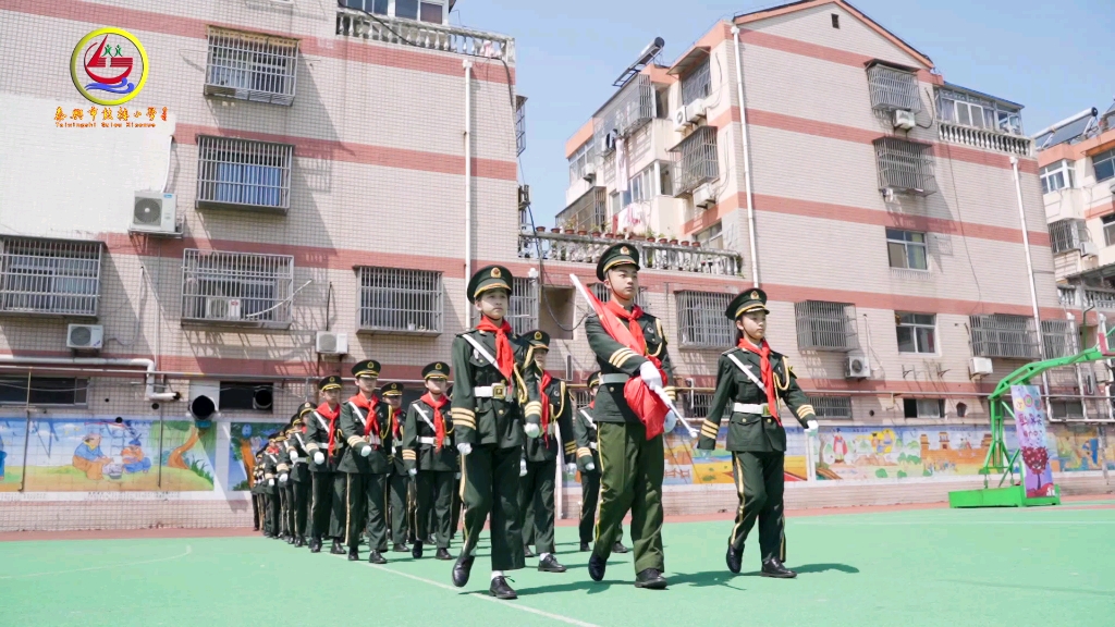 泰兴市鼓楼小学少年军校国旗班孩子升旗仪式实拍