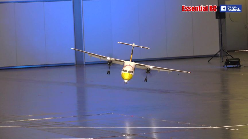 室内航模飞行表演 姿态优美