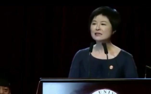 北大“知名才女”在毕业典礼上的演讲,腹有诗书气自华,真精彩!