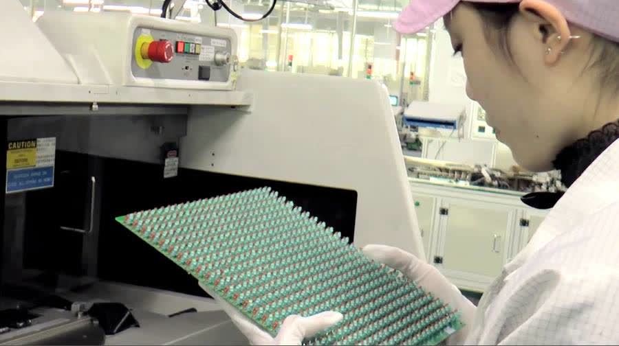 走进深圳某LED显示屏制造工厂,见识LED显示屏的制造流程