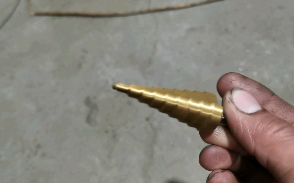 宝塔钻头好不好用,小伙用事实说话。