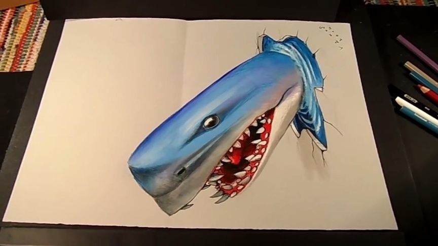 一开始就觉着这只鲨鱼怎么画得这么别扭!画完把纸对折才发现奥妙