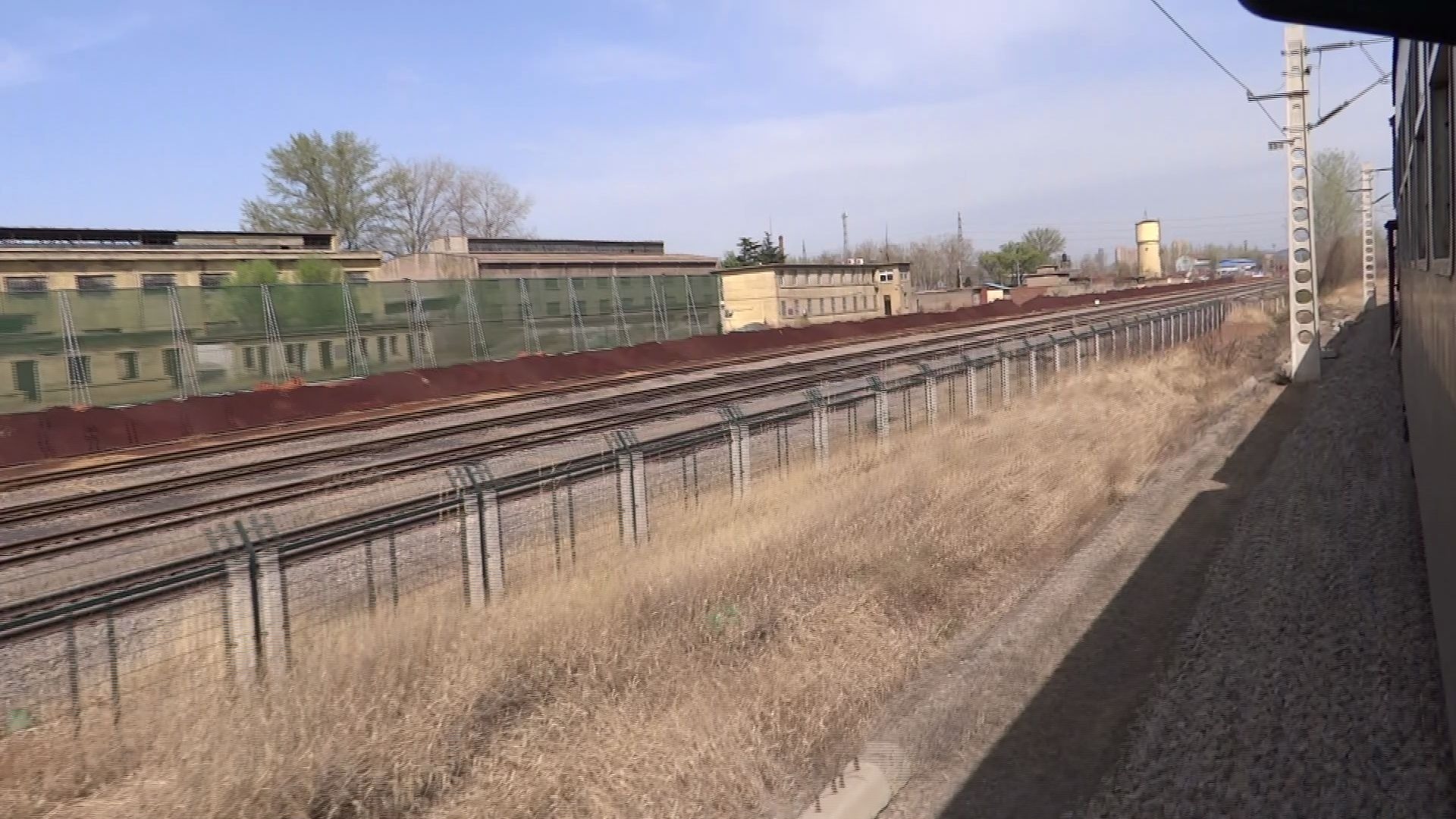 老7054次经过五矿站