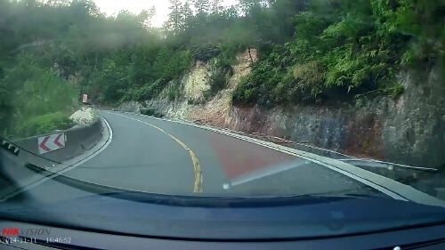 道路千万条安全一条行车安全出行请注意交通安全安全驾驶文明出行