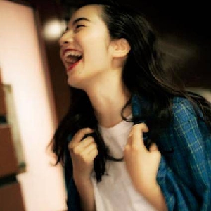 努力的冰美式 