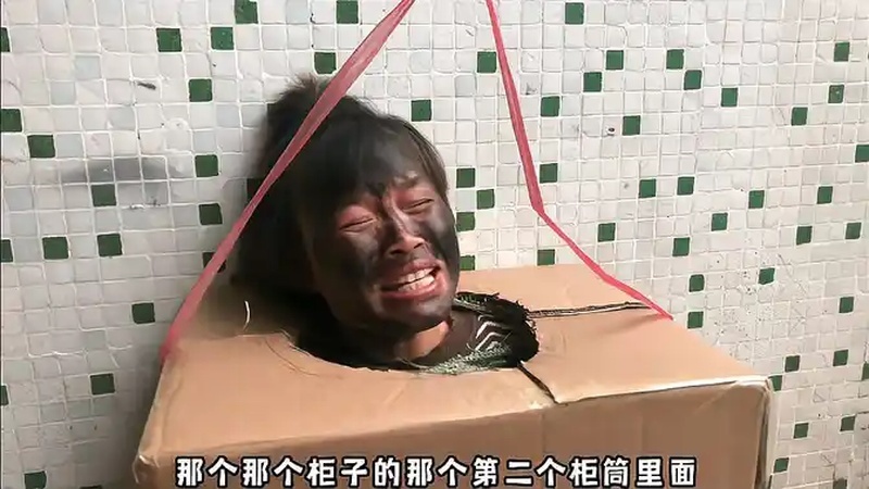 搞笑妈妈扮成妖怪被熊孩子识破后惩罚他挠脚心挠痒痒