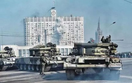 你服役于近坦四师,但是时间来到了1993年