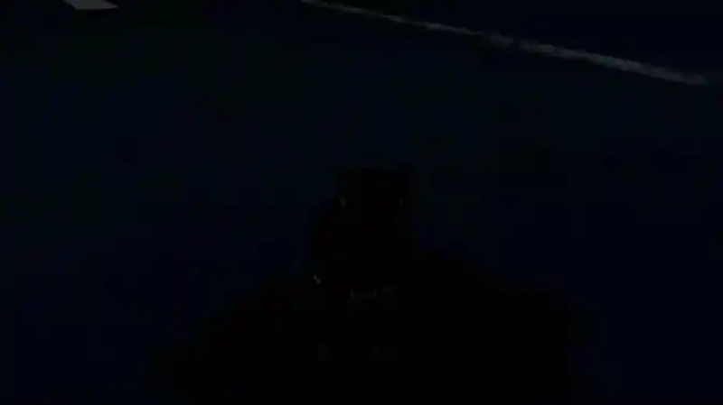 被撞后突然起身的鹿,禁止通行的标志