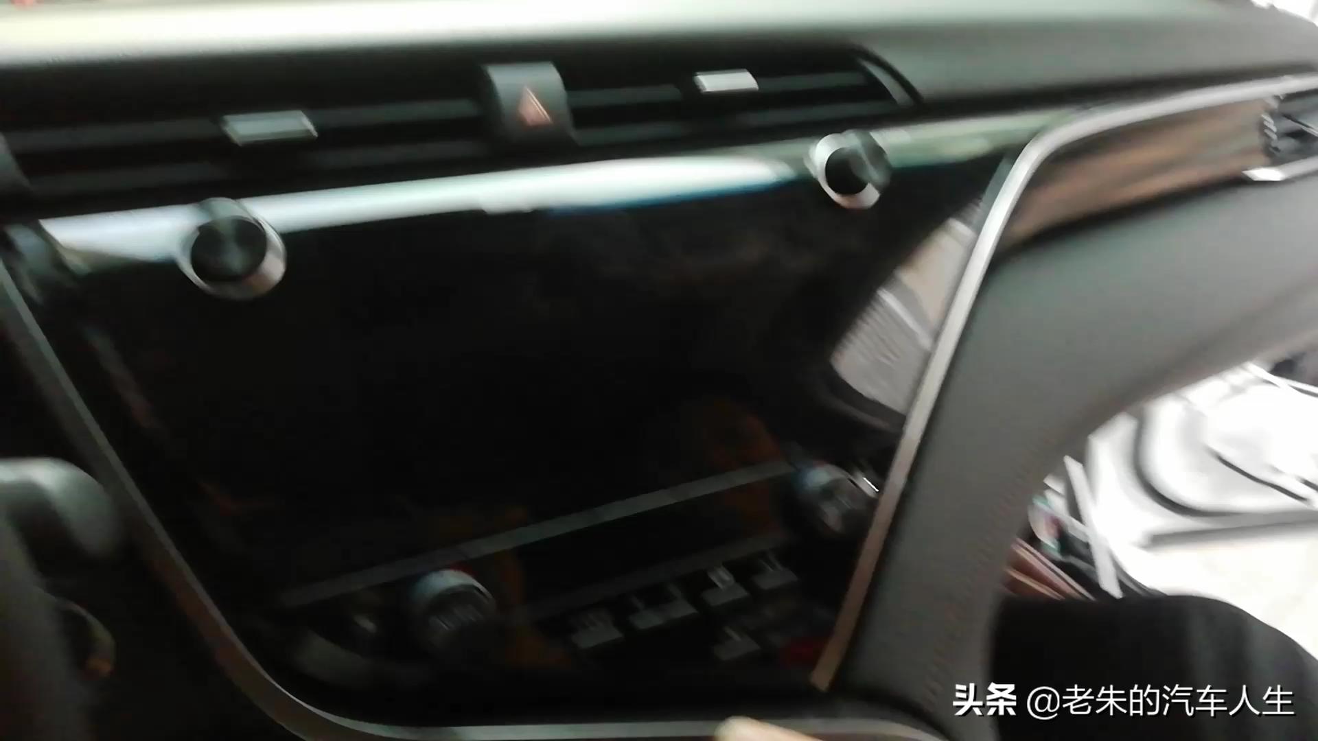 新款凯美瑞中控是这样拆的!