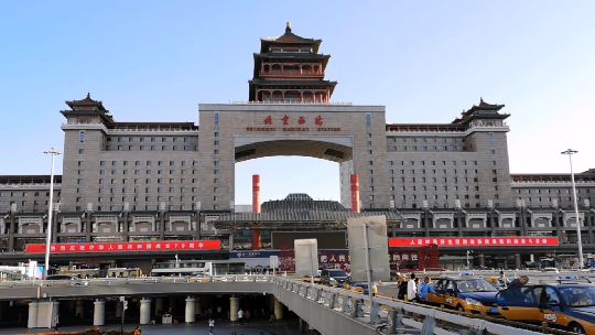 实拍北京西站,曾经是北京最繁忙的火车站,现在人还多吗