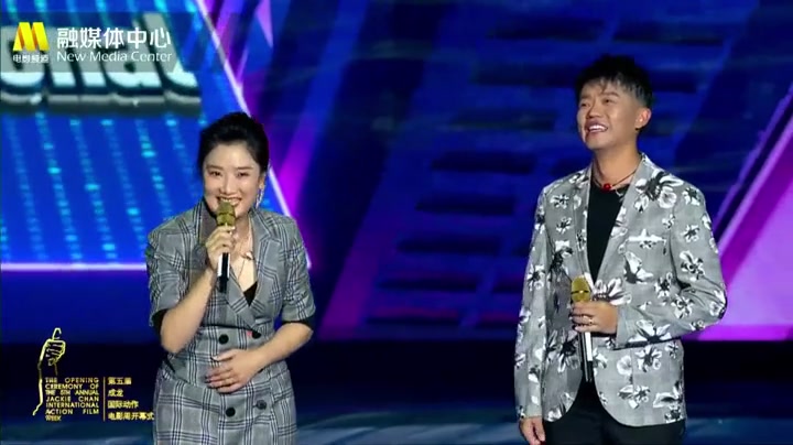 凤凰传奇献唱《感到幸福你就拍拍手》 热血沸腾嗨翻全场