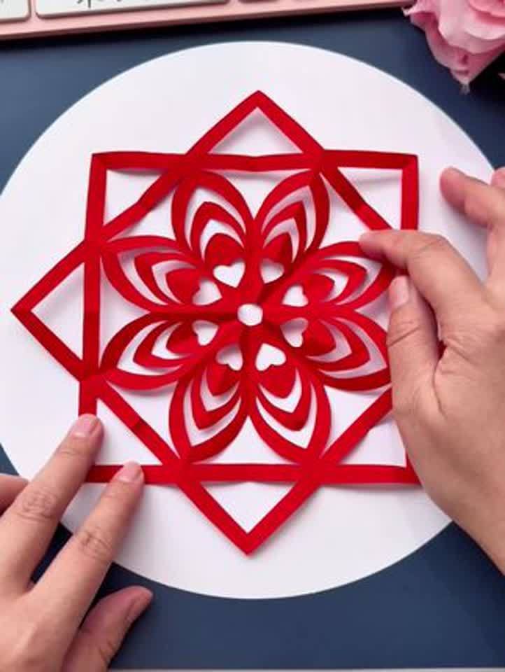 只要会画直角三角形,就可以剪出好看的窗花,非常简单,一看就会#剪纸 #...