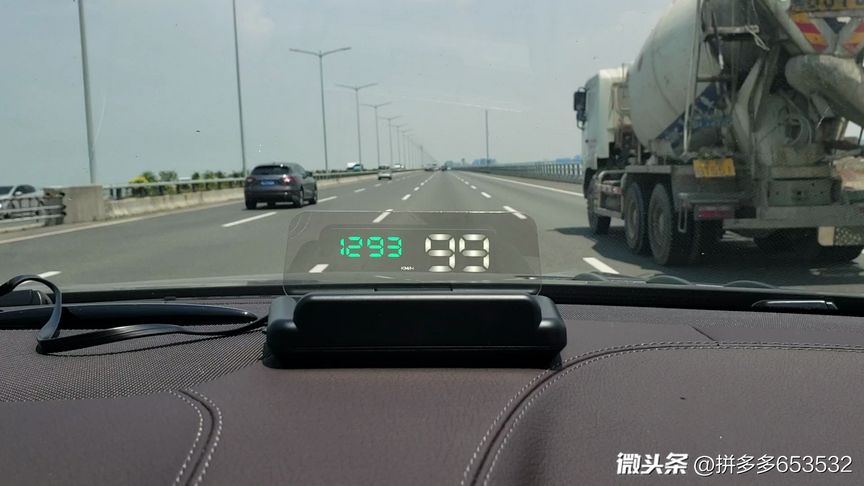 立体投影无重影汽车车载HUD抬头显示器车速水温油耗时间通用