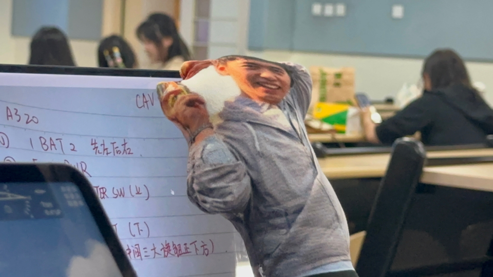 大傻逼在特内里费冷启动东航A320