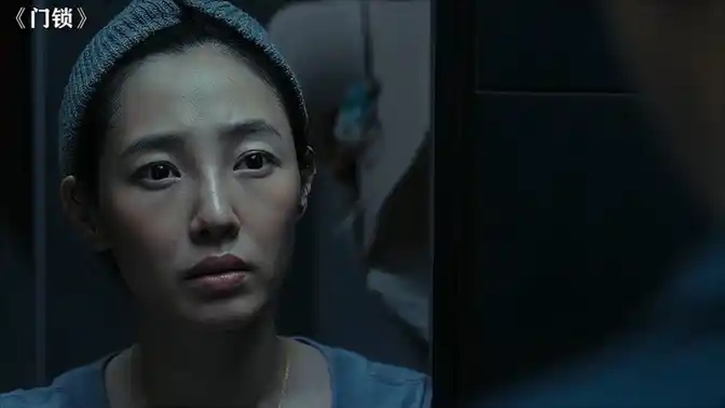 门锁:女孩一个人独居,洗澡被人撬锁这段,真的太吓人了!
